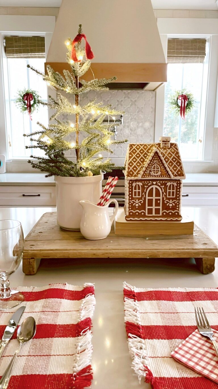 25 Christmas Counter Decorating Ideas » Lady Decluttered