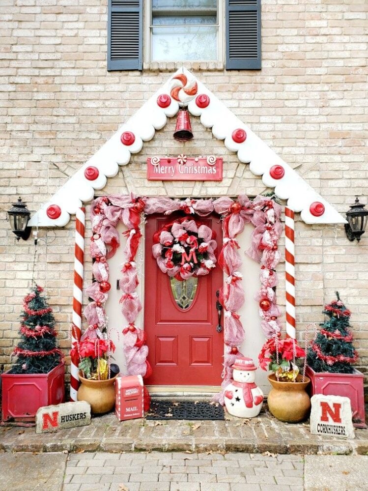 16 Outdoor Gingerbread House Decorations » Lady Decluttered