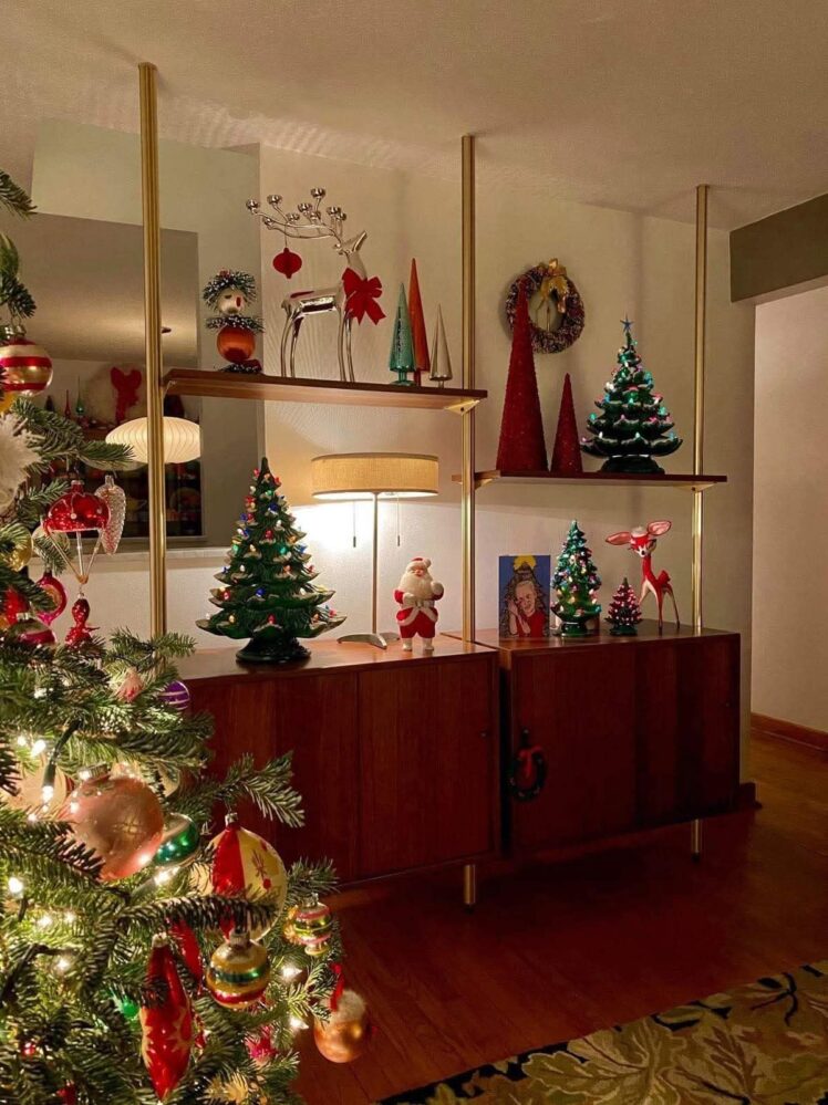 25 Retro Christmas Decor Ideas » Lady Decluttered